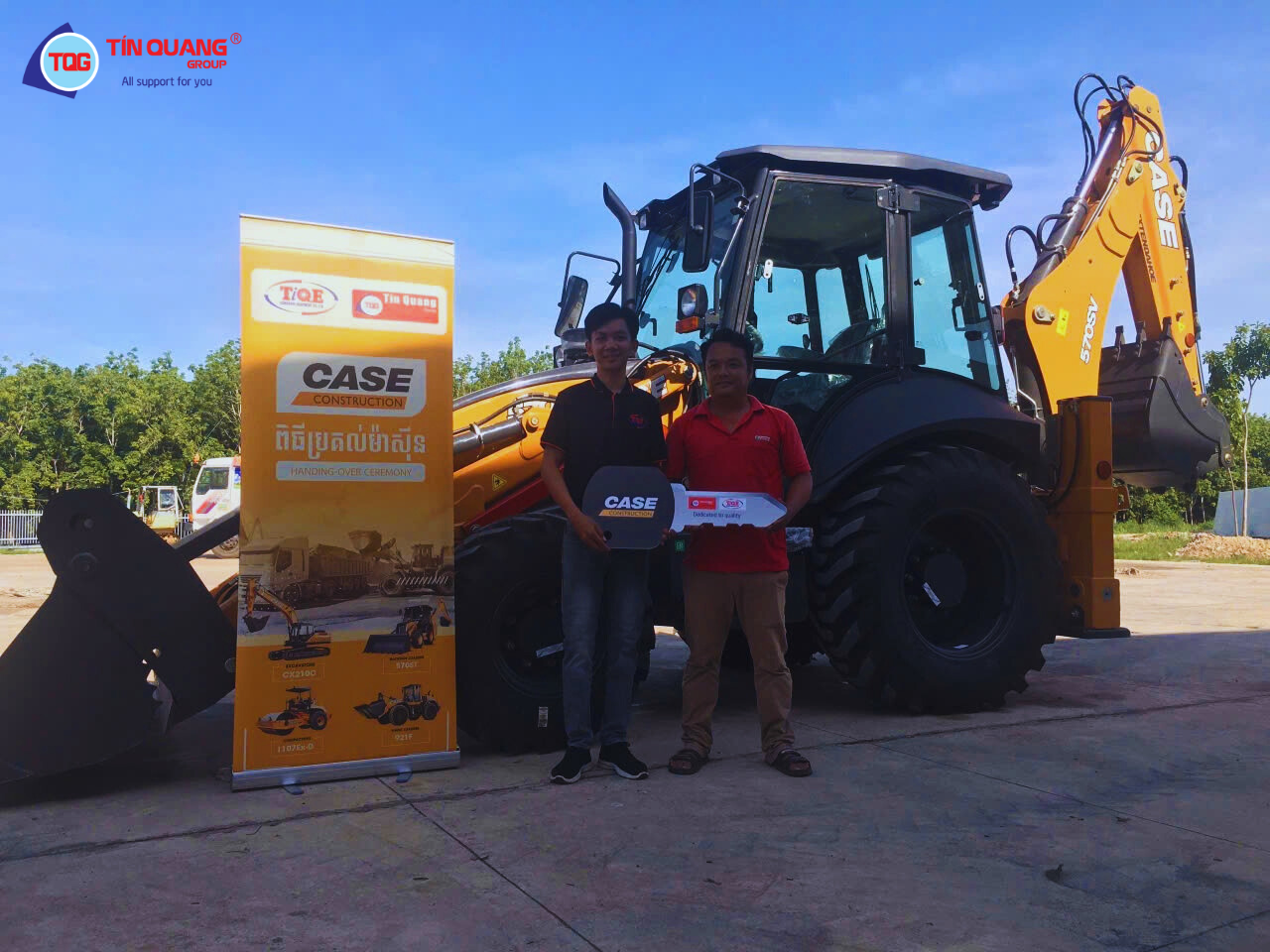 Bàn giao máy xúc đào liên hợp CASE 570SV cho khách hàng tại Campuchia ...