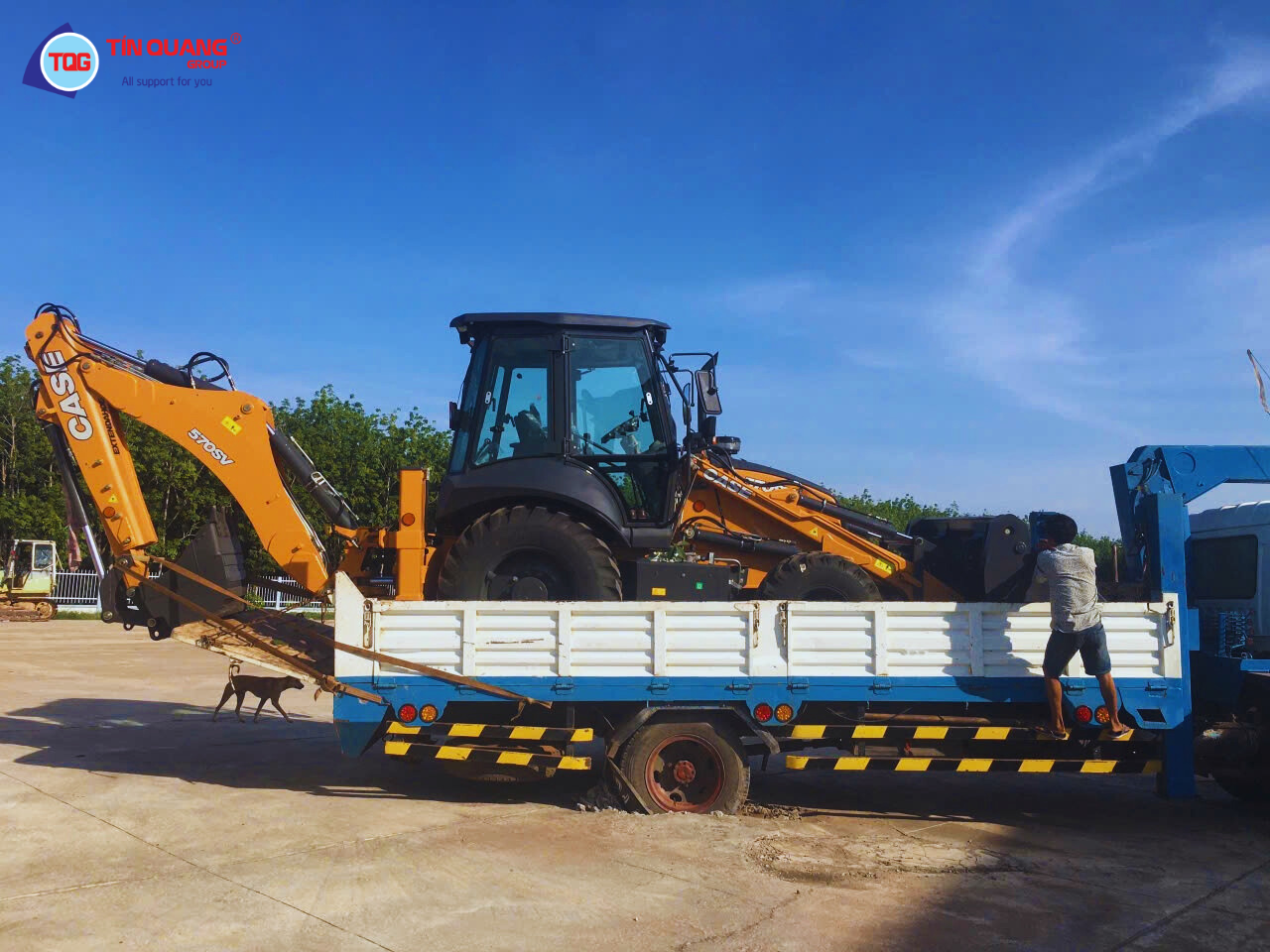 Bàn giao máy xúc đào liên hợp CASE 570SV cho khách hàng tại Campuchia ...