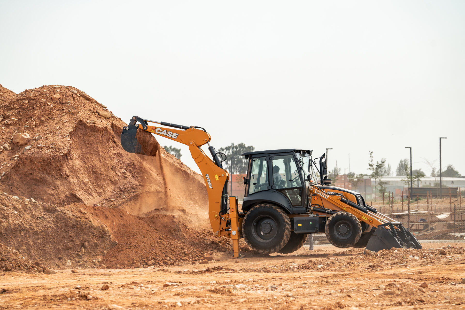 5 ƯU ĐIỂM VƯỢT TRỘI CỦA MÁY XÚC ĐÀO LIÊN HỢP CASE 570SV - Đại lý chính ...